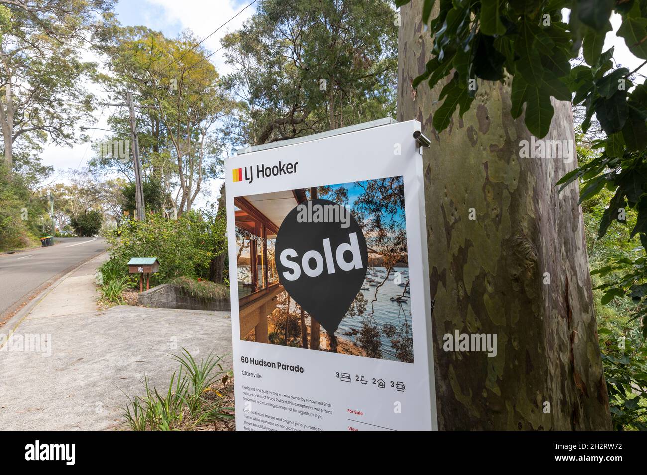 Australia property sold sign hi-res stock photography and images - Alamy