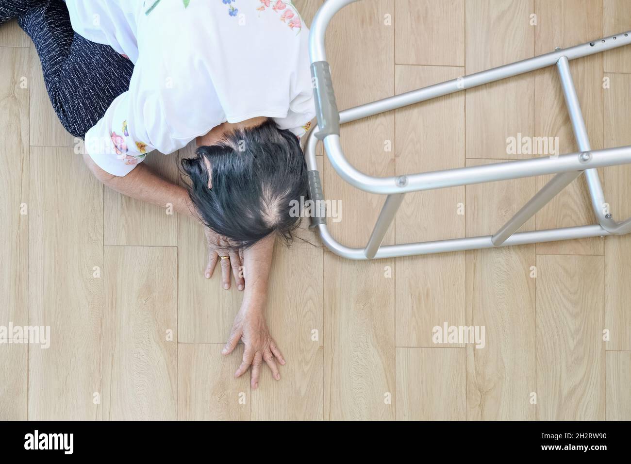 Elderly woman falling down at home ,hearth attack Stock Photo - Alamy