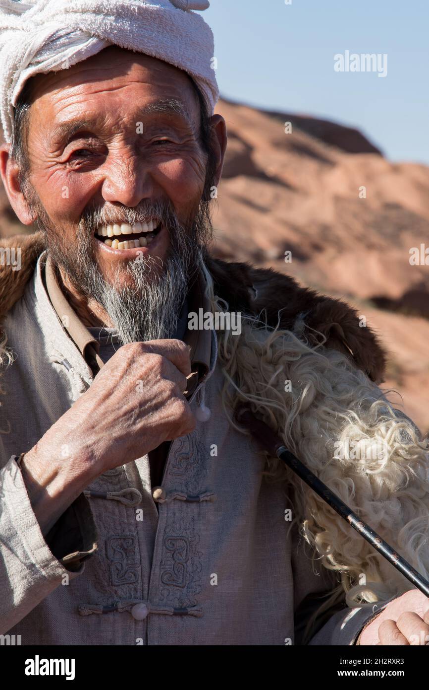 Elder Chinese man with turban at Jingbian, China Stock Photo - Alamy