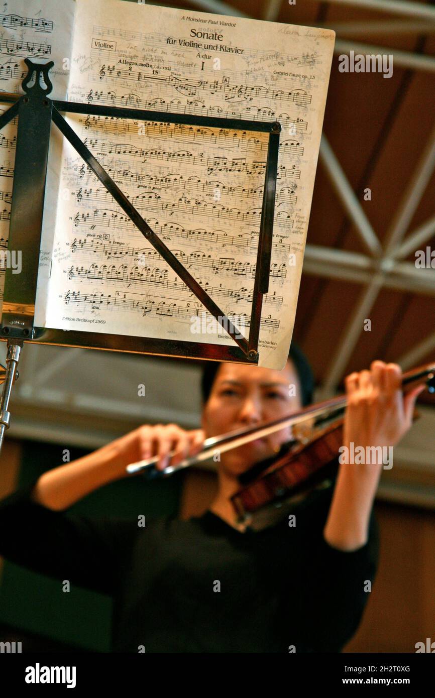 Musical partition hi-res stock photography and images - Alamy