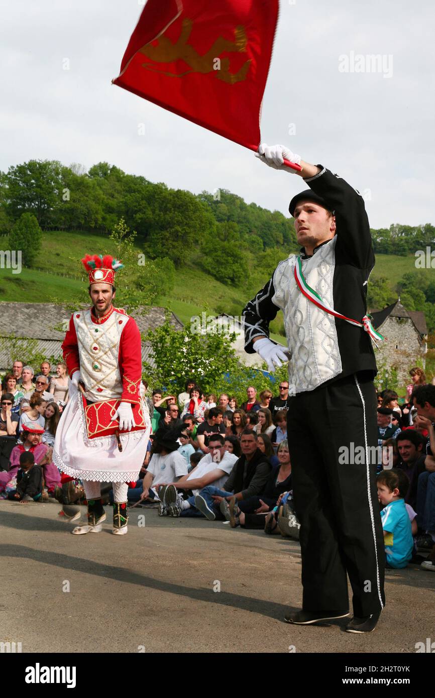 FRANCE. PYRENEES-ATLANTIQUES (64). BASQUE COUNTRY. "MASQUERADE A CAMOU ...