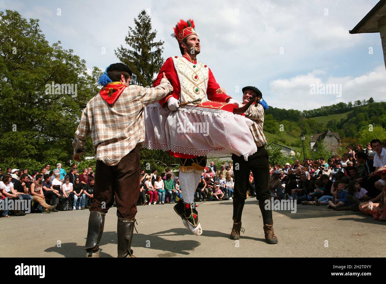 FRANCE. PYRENEES-ATLANTIQUES (64). BASQUE COUNTRY. "MASQUERADE A CAMOU ...