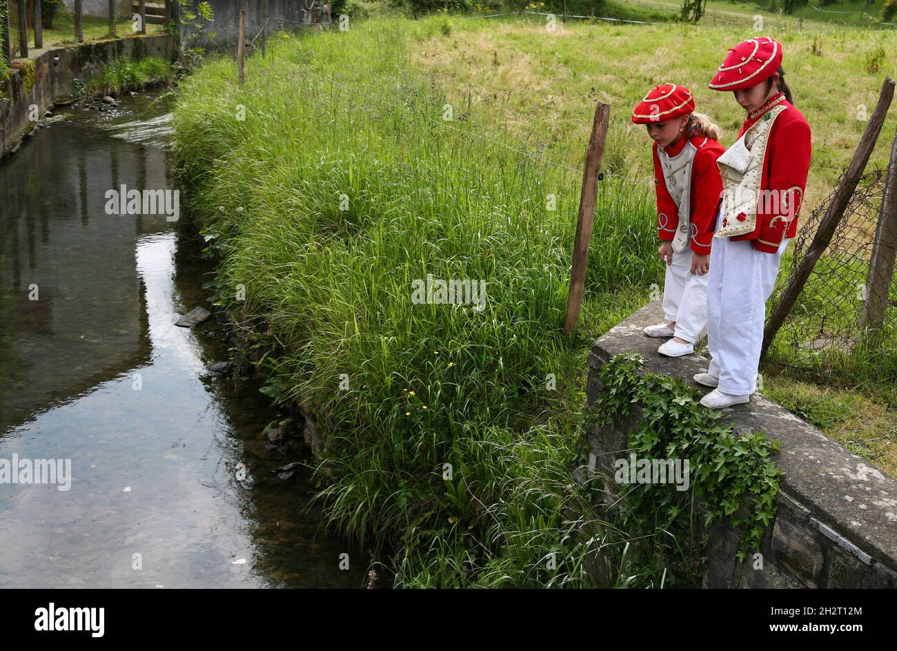 FRANCE. PYRENEES-ATLANTIQUES (64). BASQUE COUNTRY. "MASQUERADE A CAMOU ...