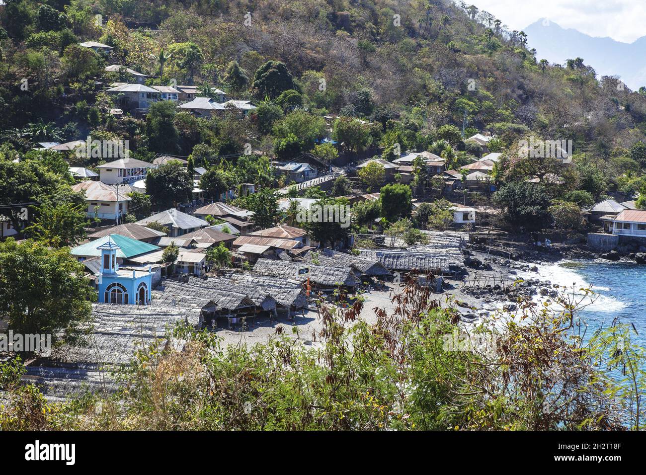 INDONESIA, LEMBATA ISLAND, VILLAGE OF LAMALERA. ON THE SOUTH COAST OF ...