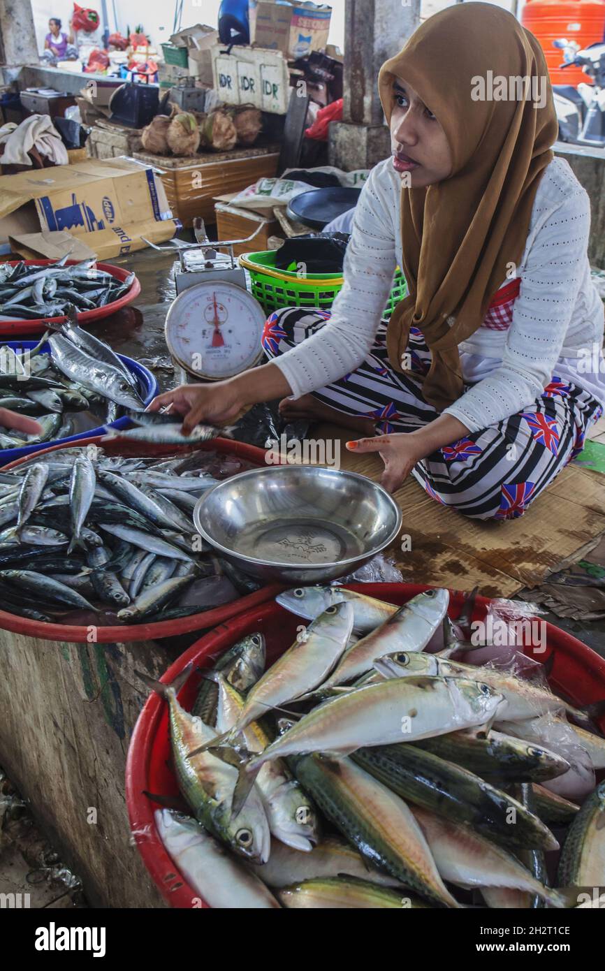 INDONESIA, PORT OF LABUAN BAJO ON THE ISLAND OF FLORES, FISH MARKET ...