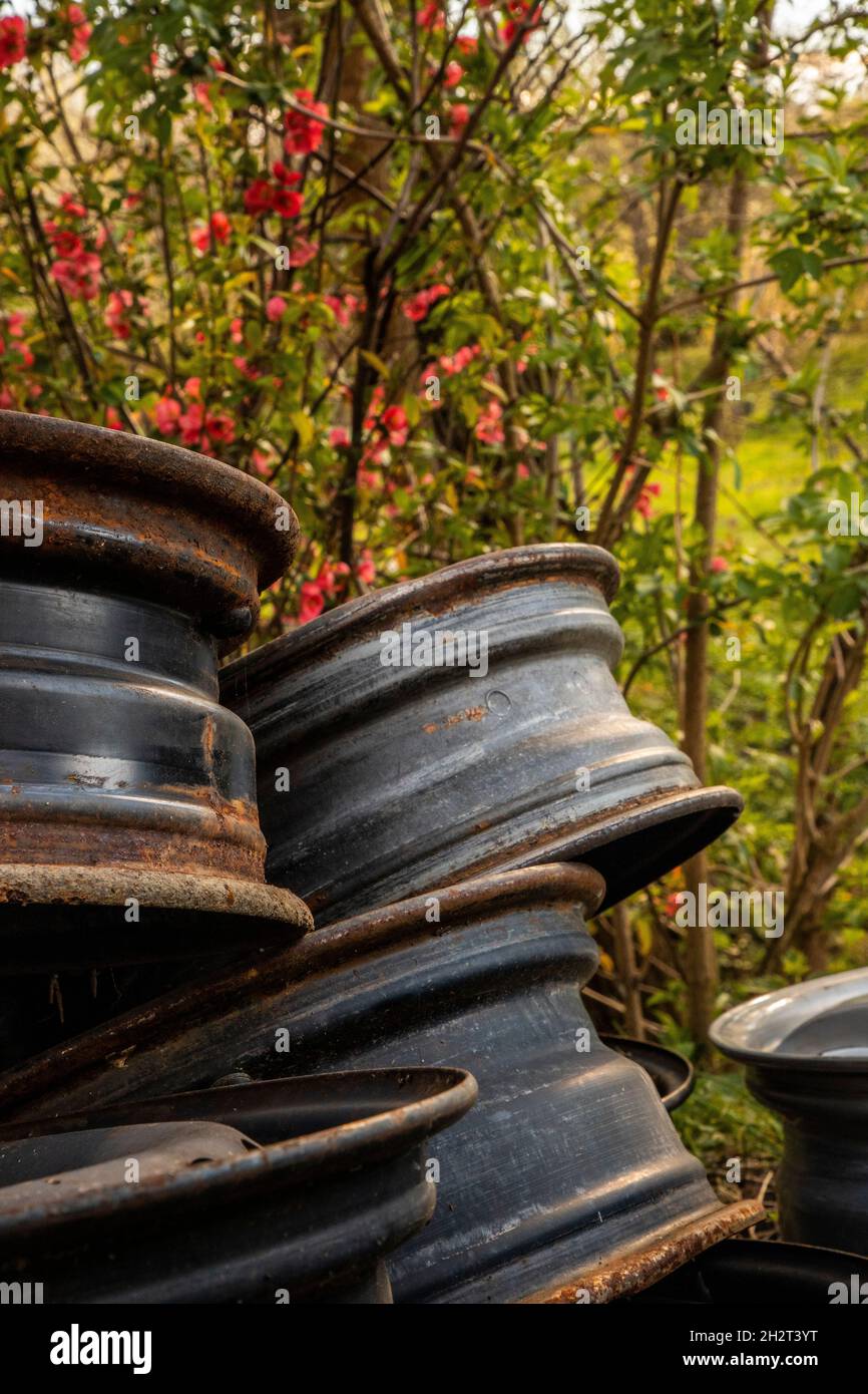 Pile tires rims hi-res stock photography and images - Alamy