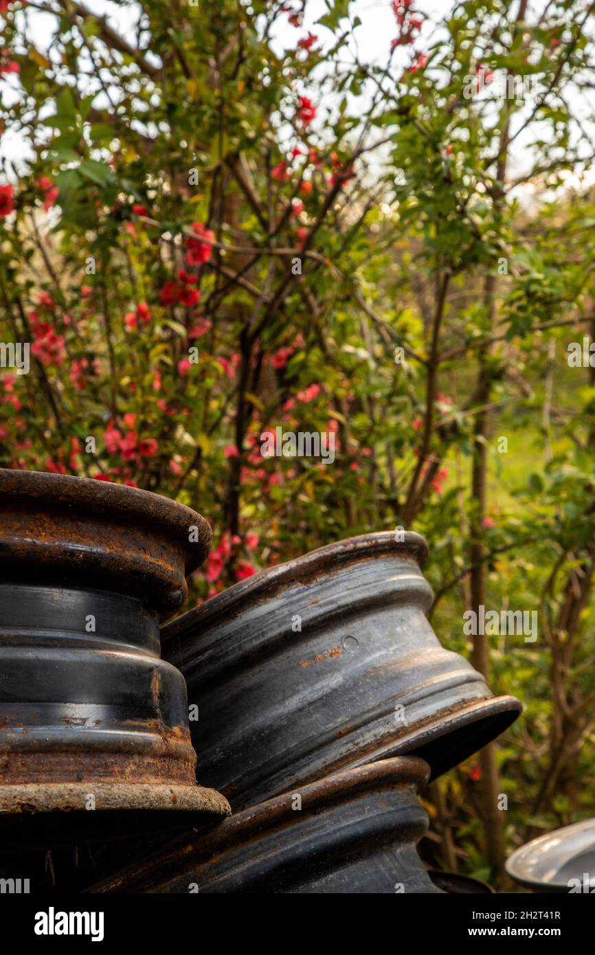 Pile tires rims hi-res stock photography and images - Alamy