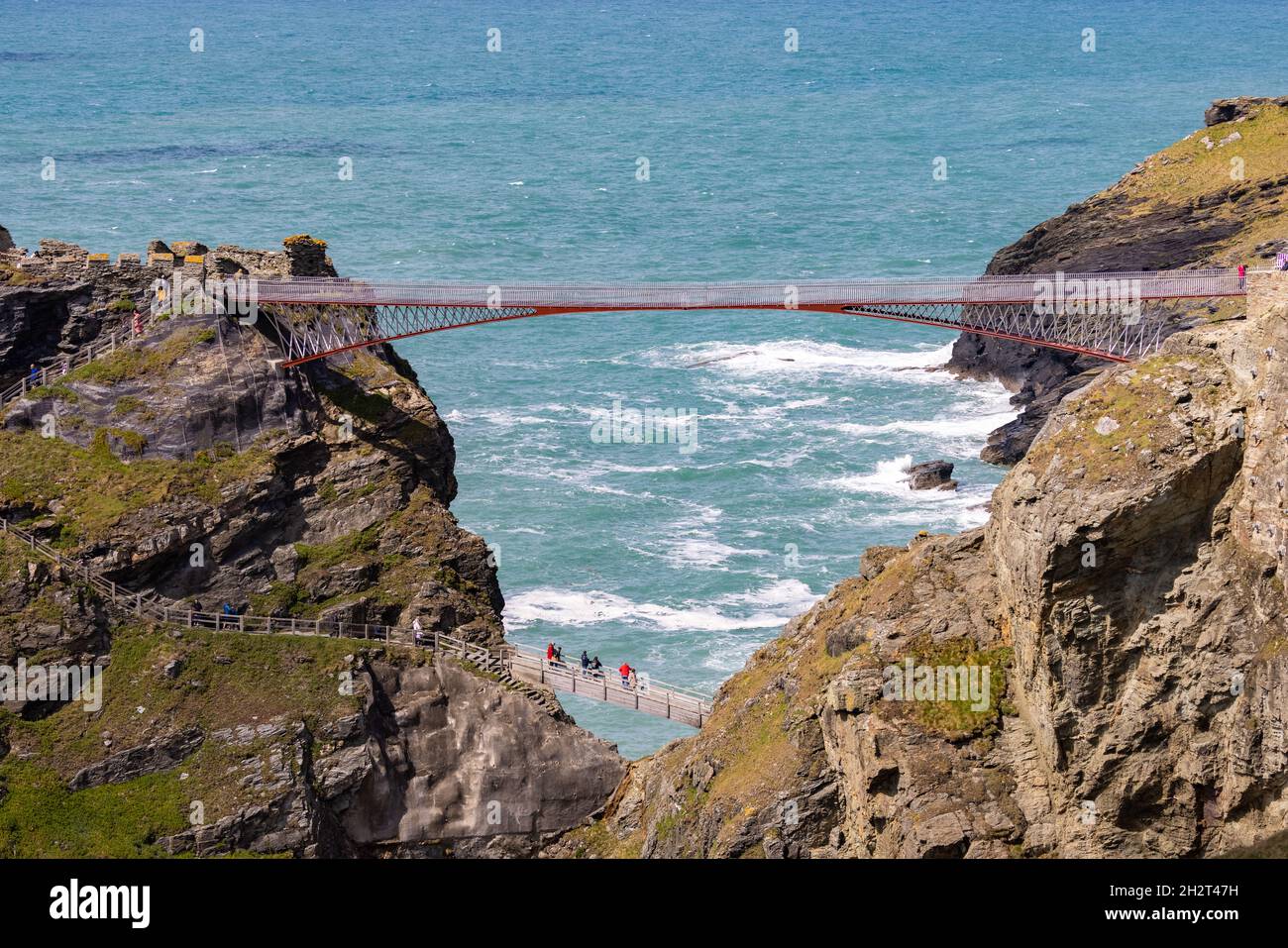 Bridges to tintagel castle hi-res stock photography and images - Alamy