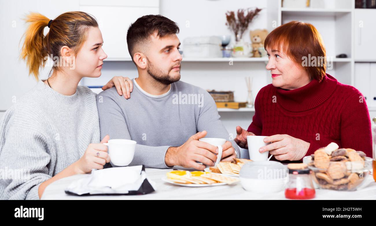Serious conversation over cup of tea Stock Photo - Alamy