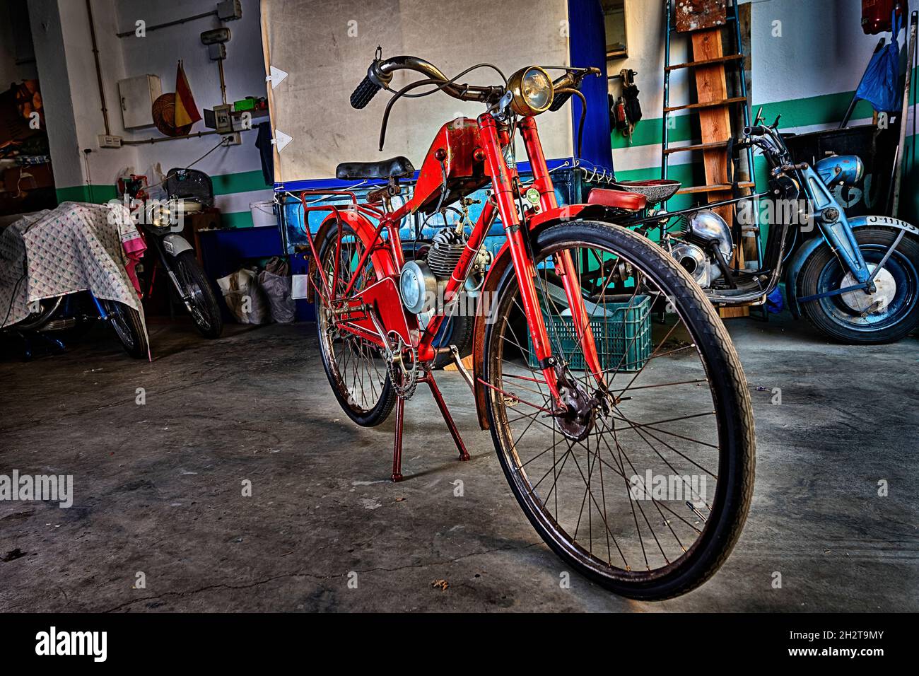 Classic motorcycles standing in hi-res stock photography and images - Alamy