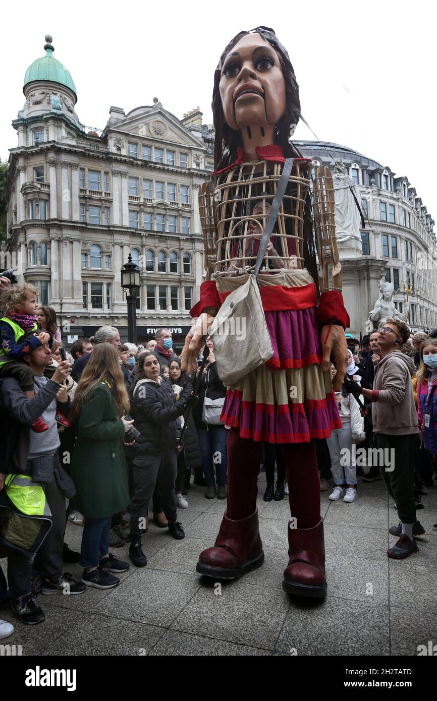 London, UK. 23rd Oct, 2021. Little Amal arrives to meet children and ...