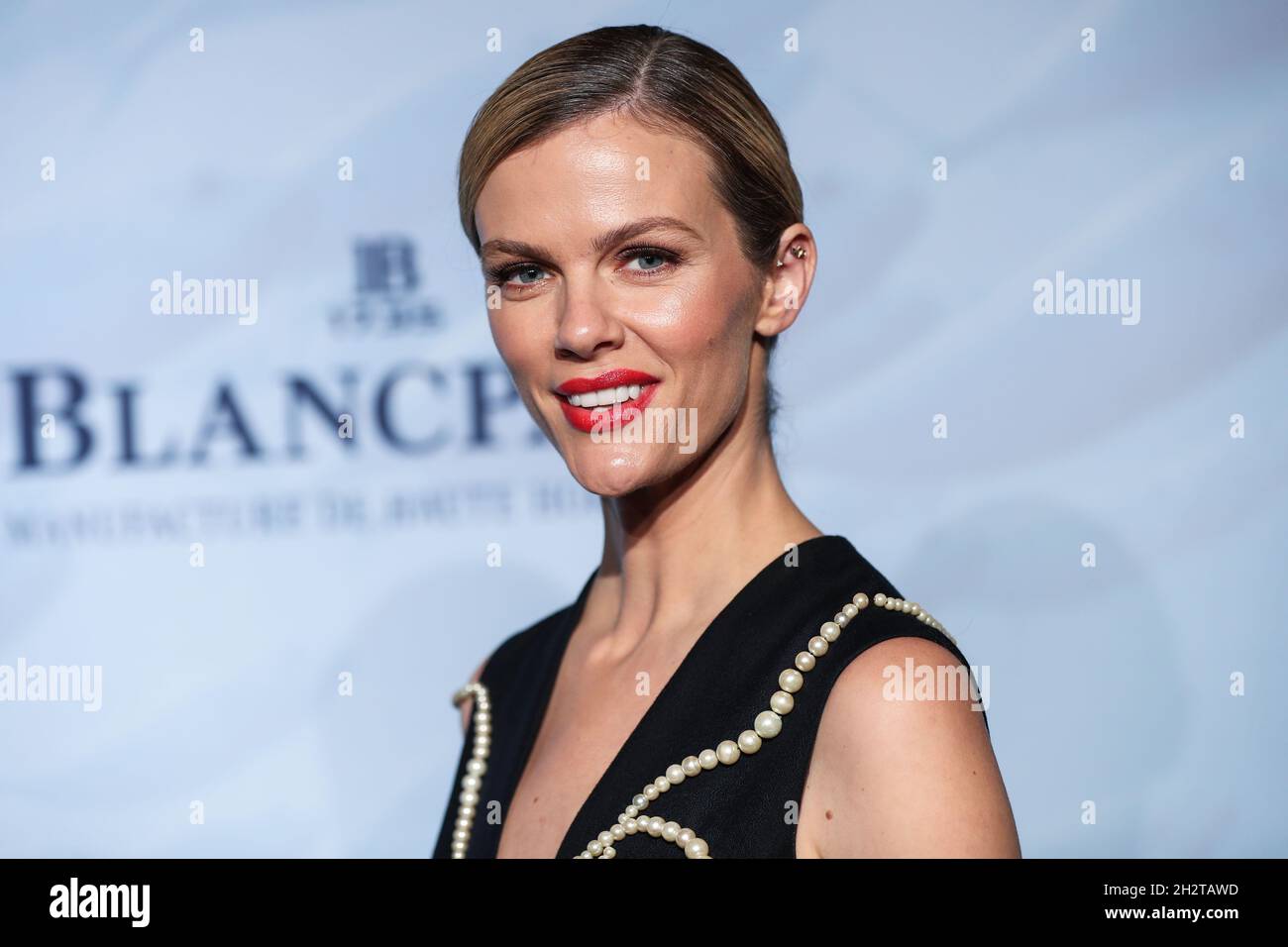 LAGUNA BEACH, ORANGE COUNTY, CALIFORNIA, USA - OCTOBER 23: Model ...