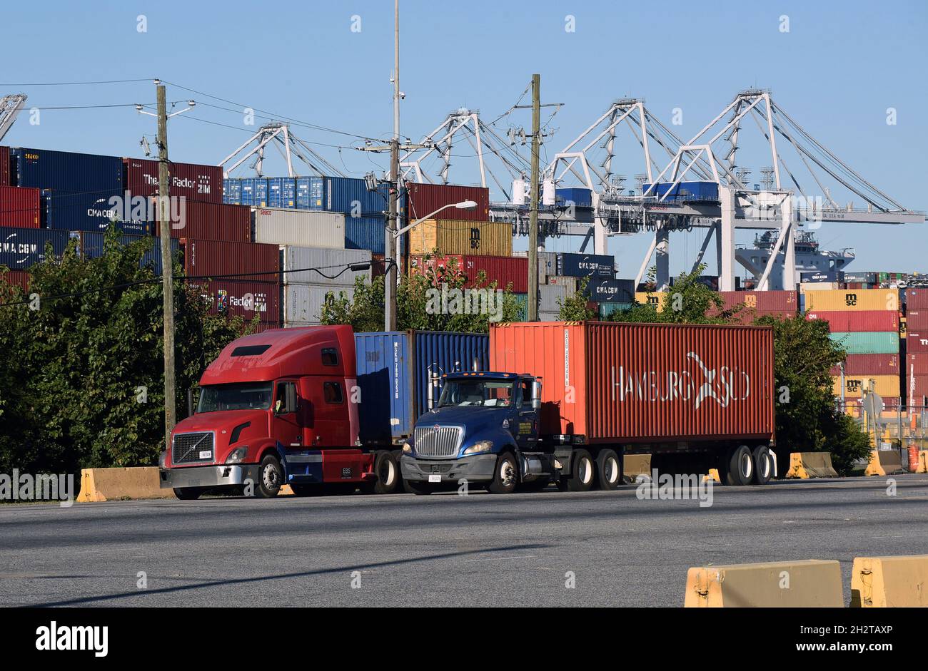 Backlog containers hi-res stock photography and images - Alamy