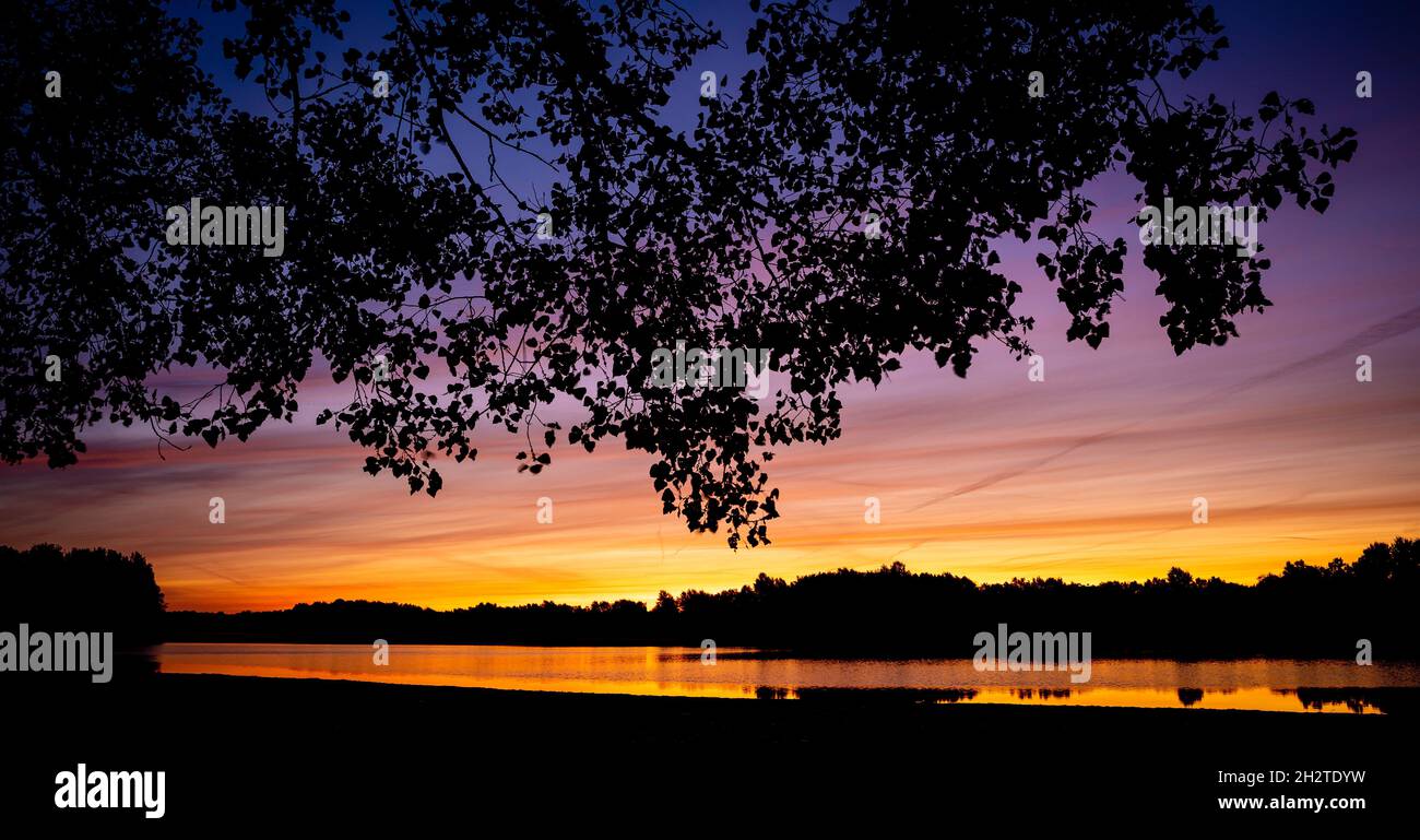Hanover, Germany. 24th Oct, 2021. The sky above the Altwarmbüchener See ...
