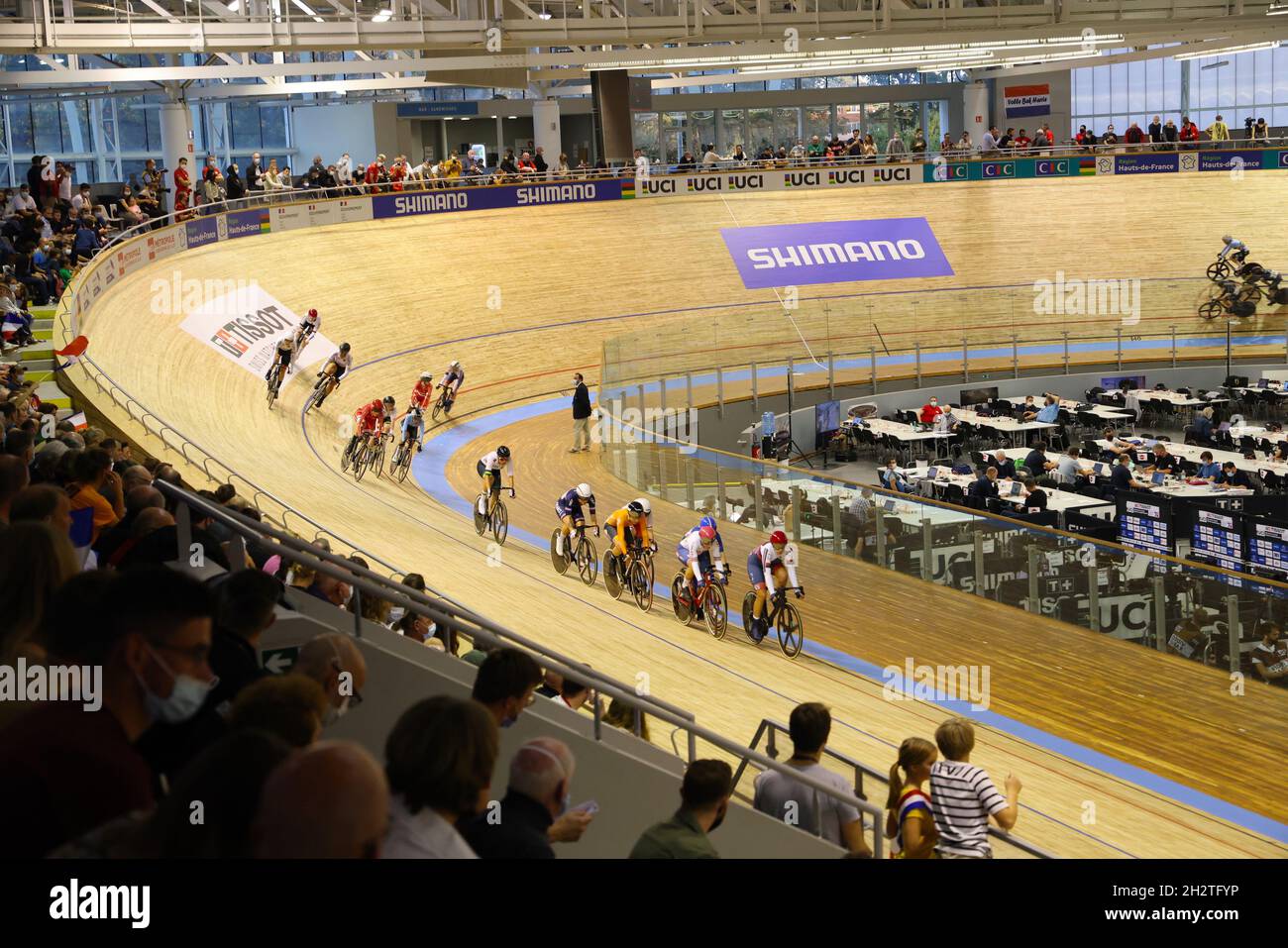 Final Madison women during the Tissot UCI Track Cycling World ...