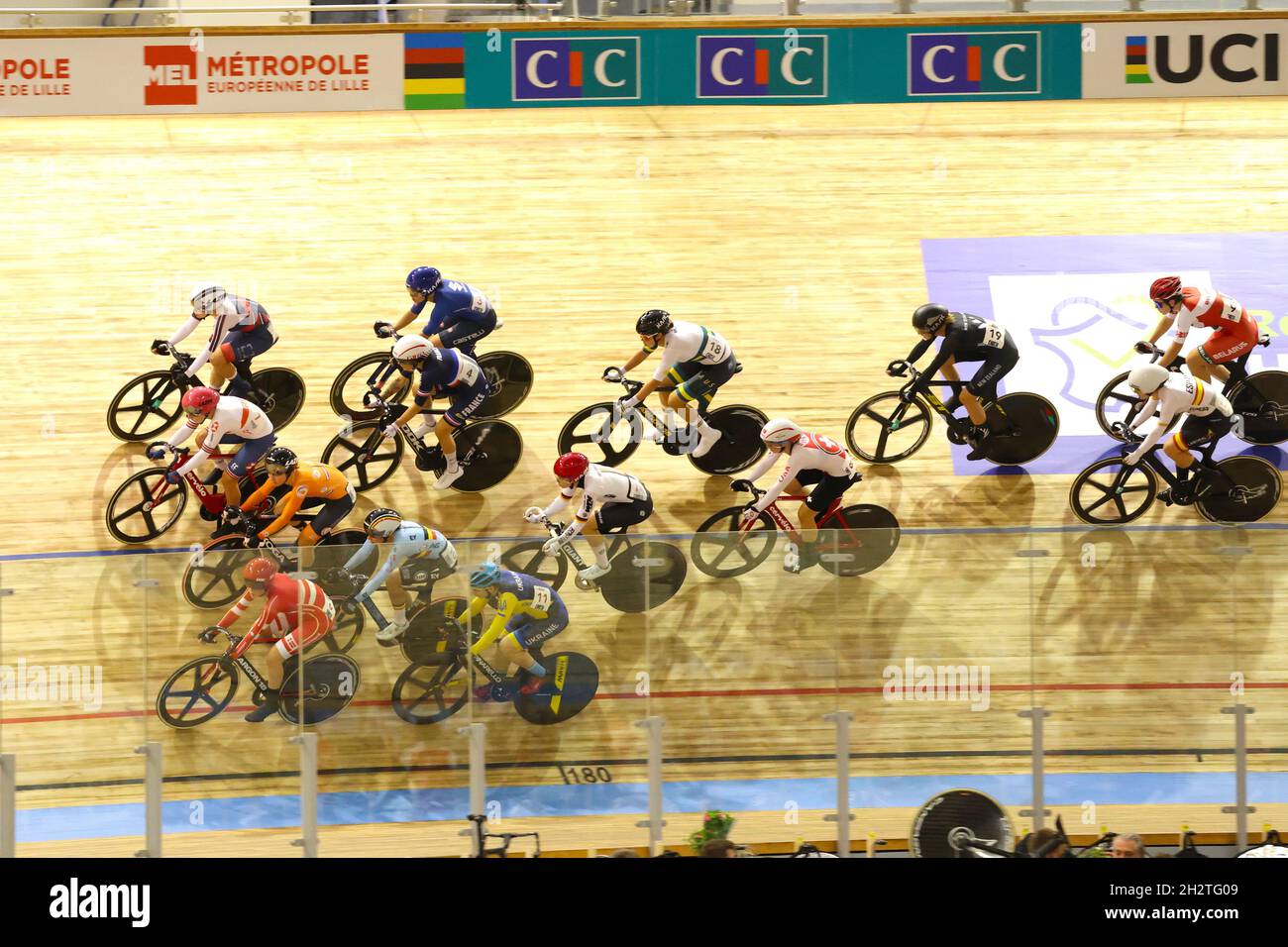 Peloton Madison 30 km women during the Tissot UCI Track Cycling World ...