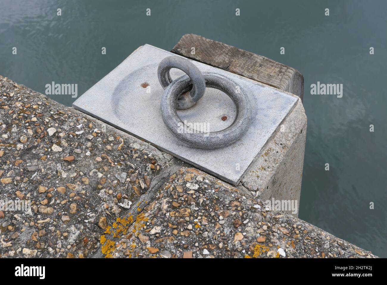 Mooring ring metal concrete hi-res stock photography and images - Alamy