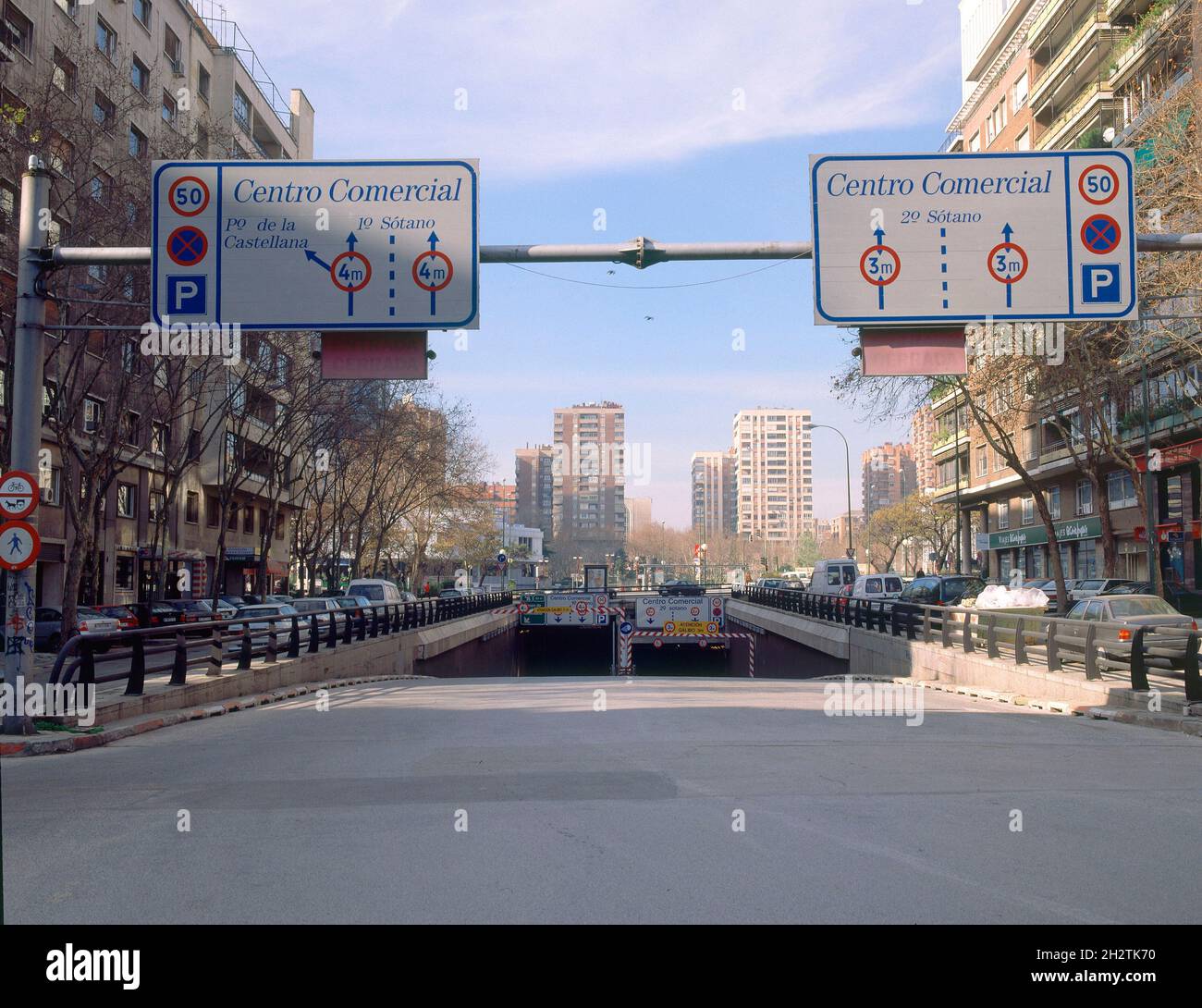 TUNEL DE AZCA-. Location: AZCA. MADRID. SPAIN Stock Photo - Alamy TUNEL DE AZCA-. Location: AZCA. MADRID. SPAIN Stock Photo - Alamy