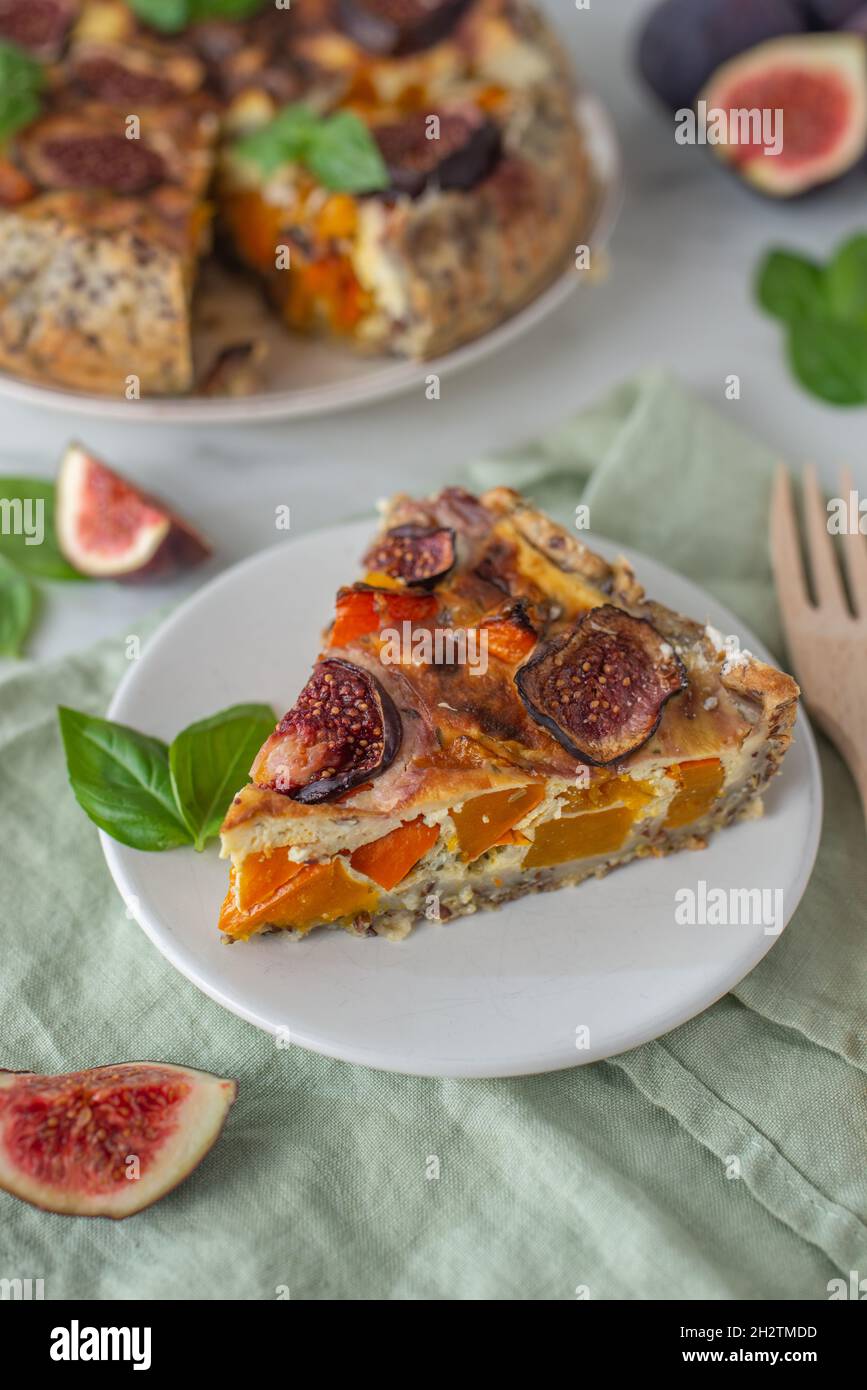 Home made autumn quiche with pumpkin and figs on a table Stock Photo ...