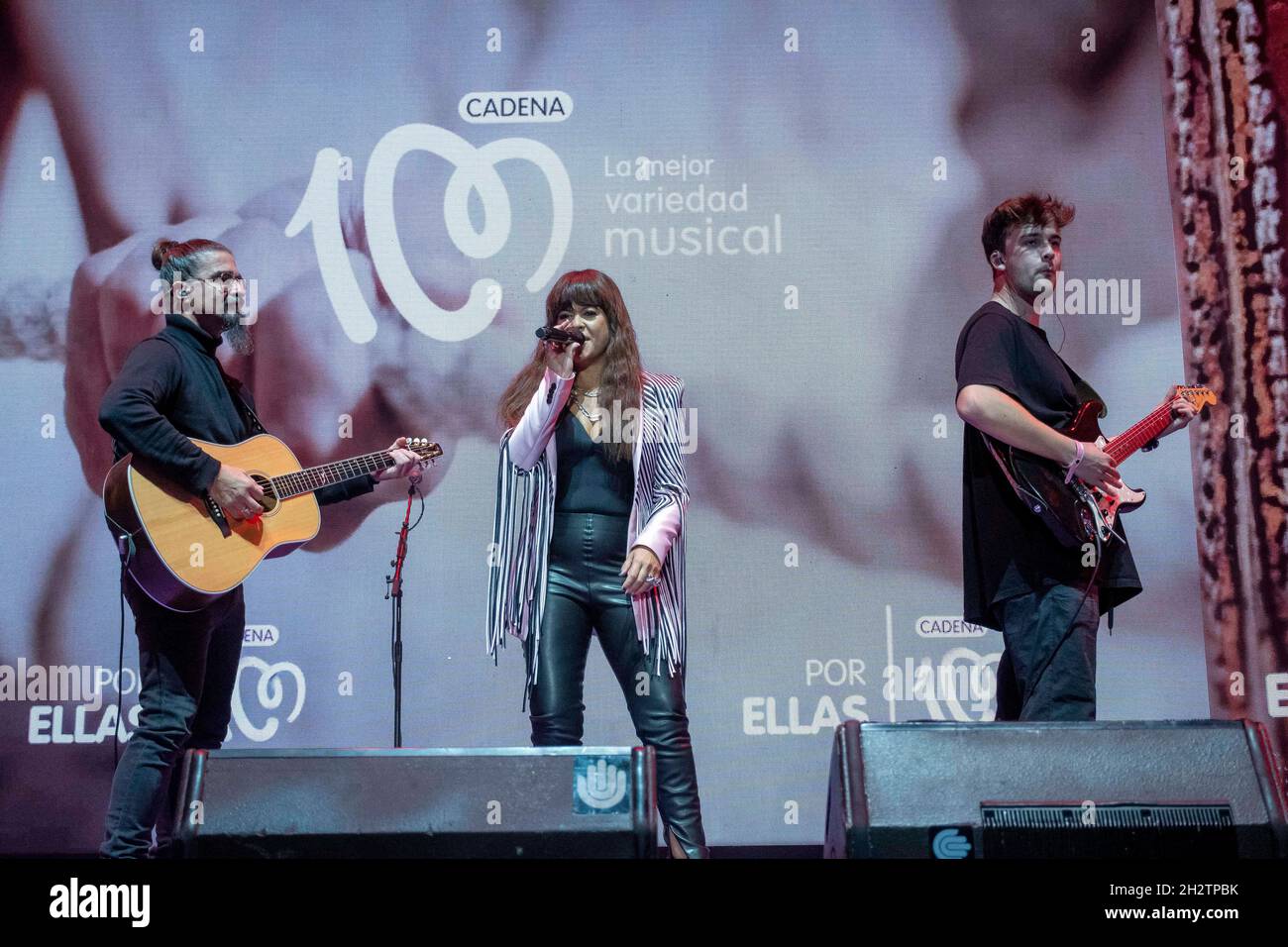 Singer Vanessa Martin at Performance Cadena 100 Por ellas 23/10/2021 ...