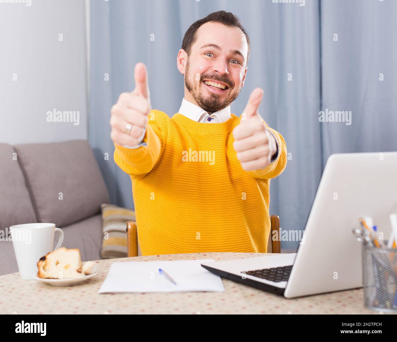 Online sessions hi-res stock photography and images - Alamy