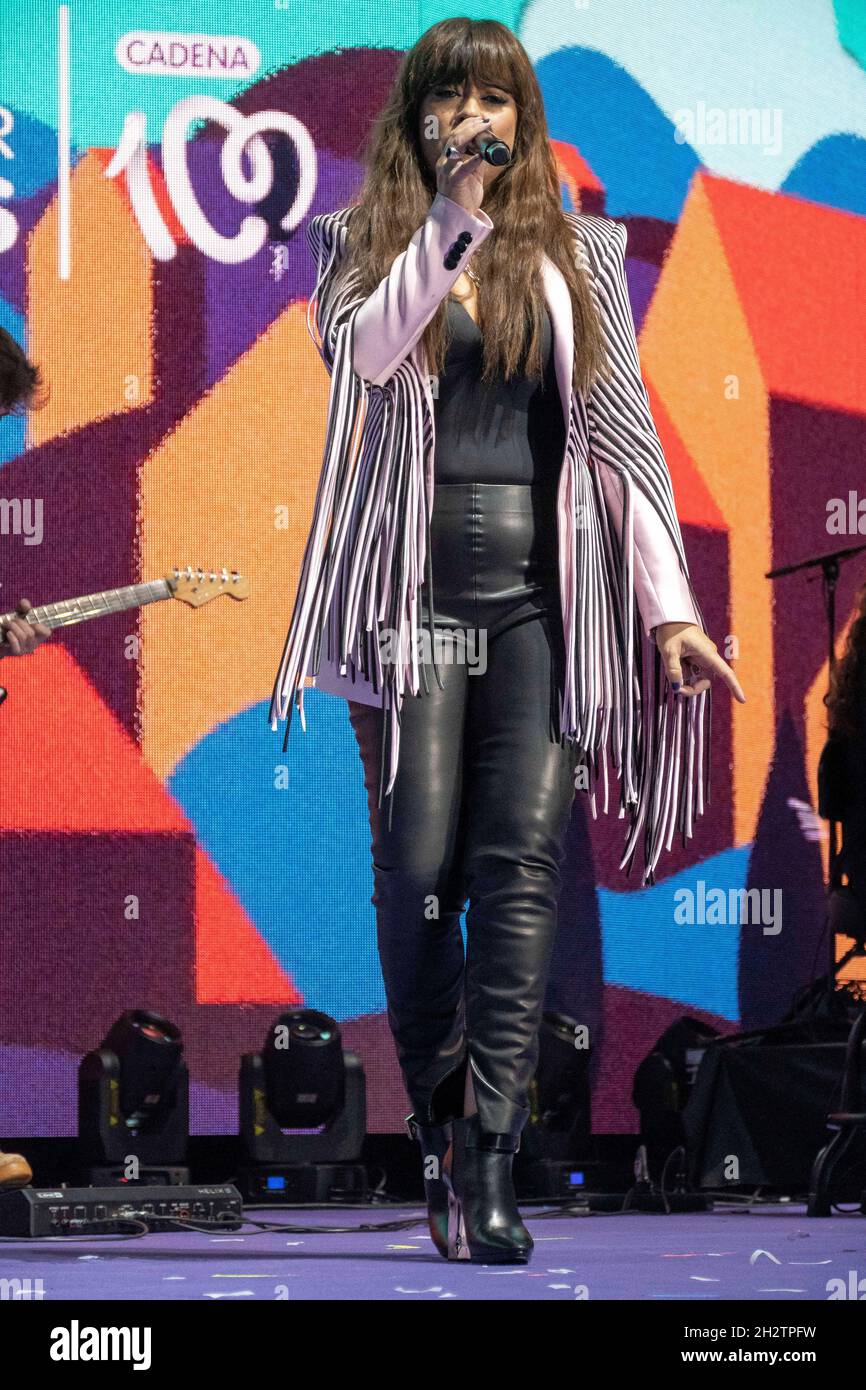 Singer Vanessa Martin at Performance Cadena 100 Por ellas 23/10/2021 ...