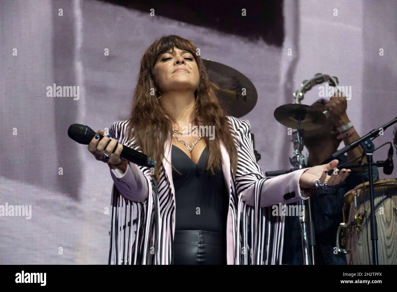 Singer Vanessa Martin at Performance Cadena 100 Por ellas 23/10/2021 ...