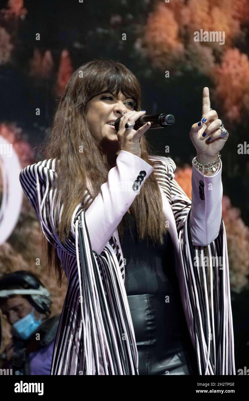 Singer Vanessa Martin at Performance Cadena 100 Por ellas 23/10/2021 ...