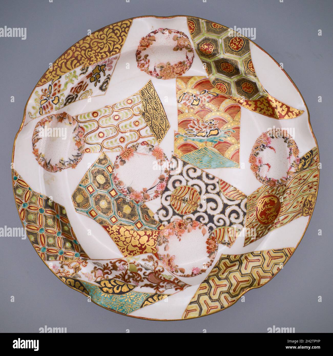 Antique satsuma dish hi-res stock photography and images - Alamy