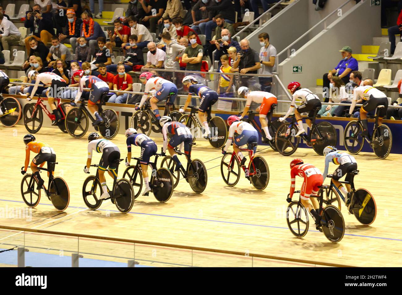 Race Madison 30 km women during the Tissot UCI Track Cycling World ...