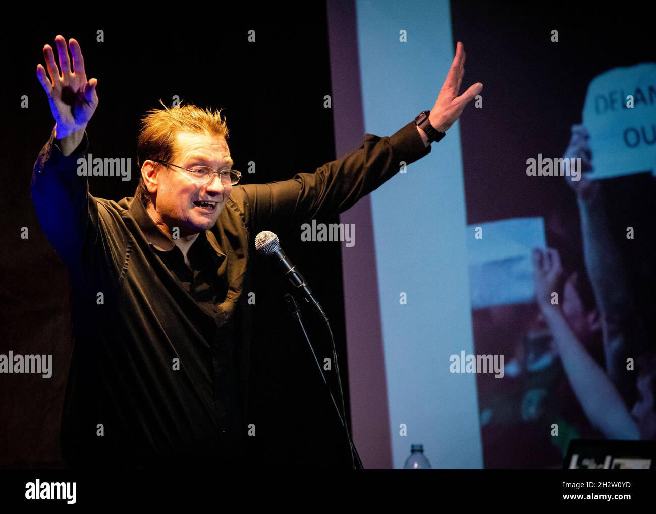 Funniest jokes hi-res stock photography and images - Alamy