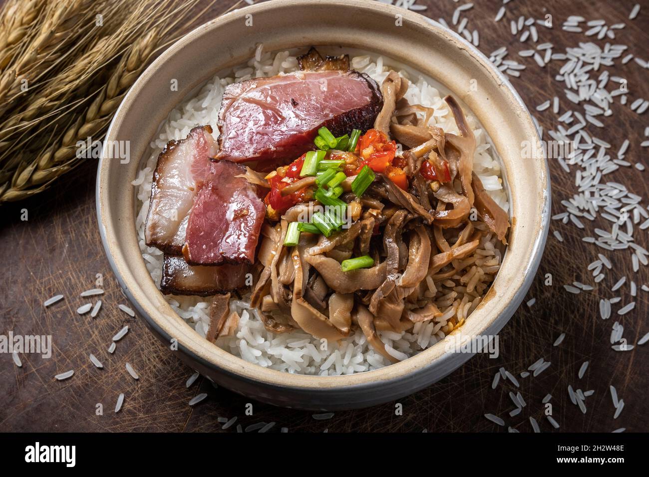 Meal in clay pot hi-res stock photography and images - Alamy