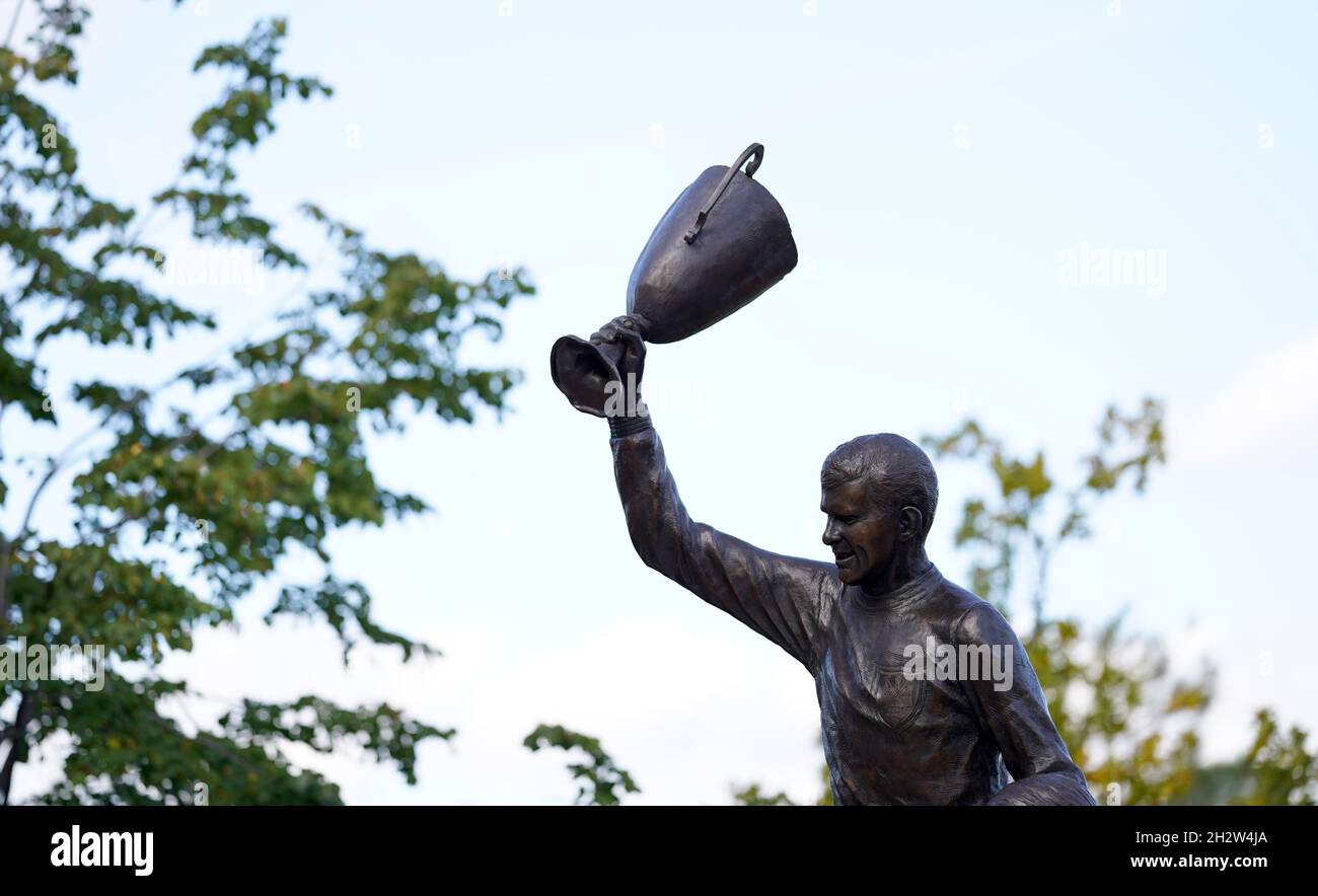 European premier league trophy hi-res stock photography and images - Alamy