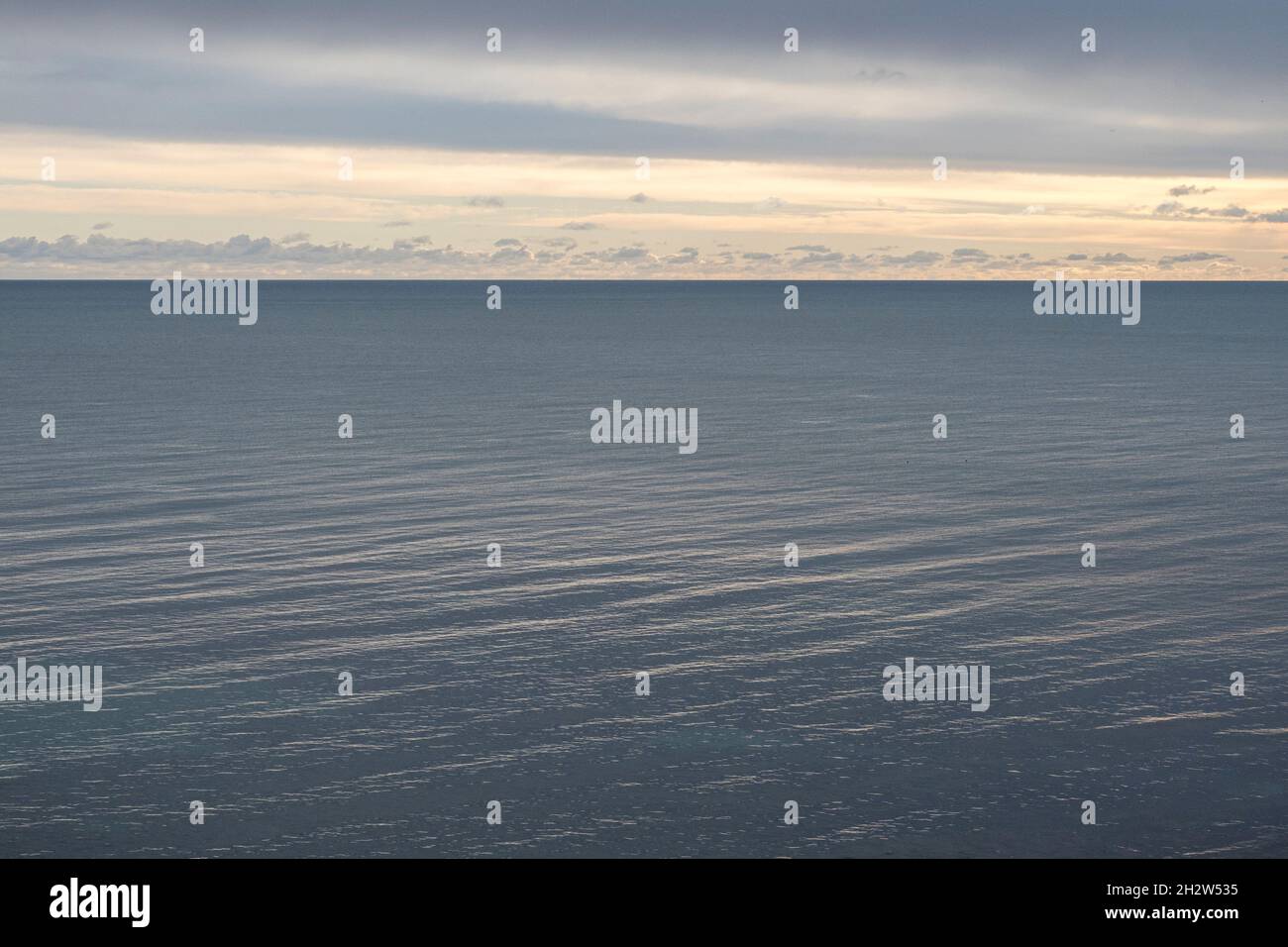 Calm still ocean hi-res stock photography and images - Alamy