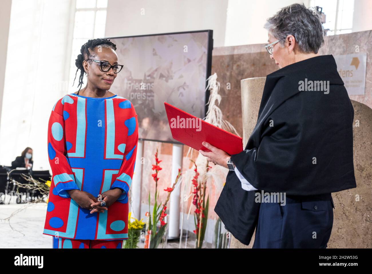 Tsitsi dangarembga zimbabwe hi-res stock photography and images - Alamy