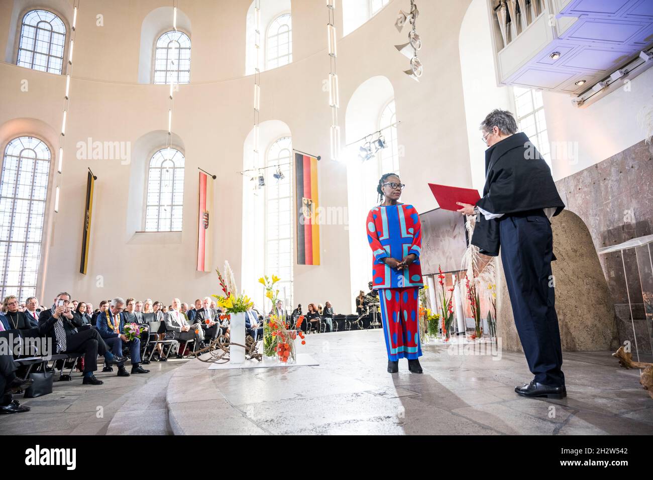 Tsitsi dangarembga zimbabwe hi-res stock photography and images - Alamy