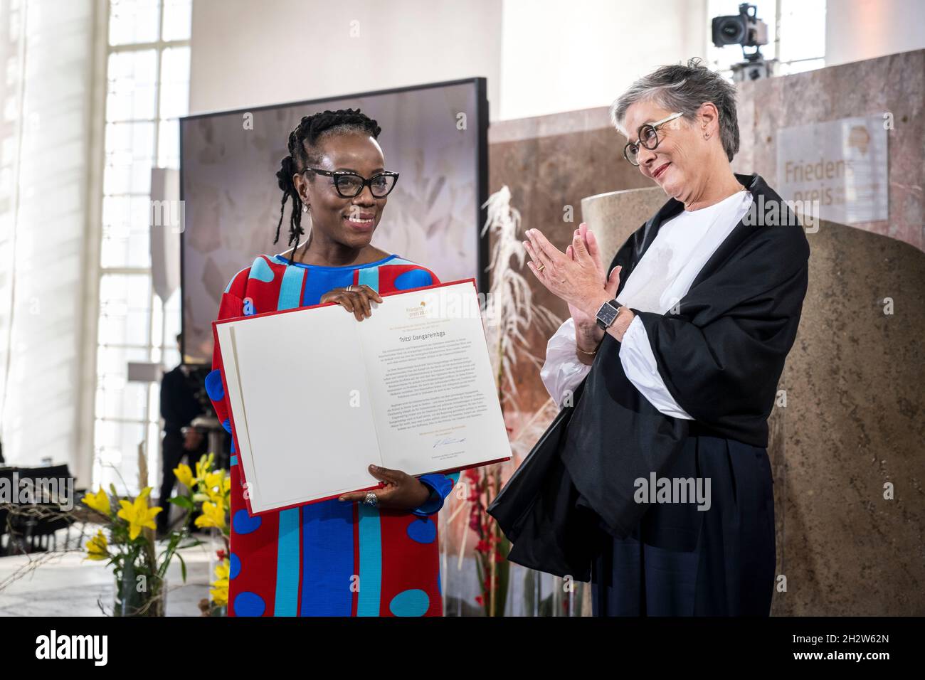 Tsitsi dangarembga zimbabwe hi-res stock photography and images - Alamy