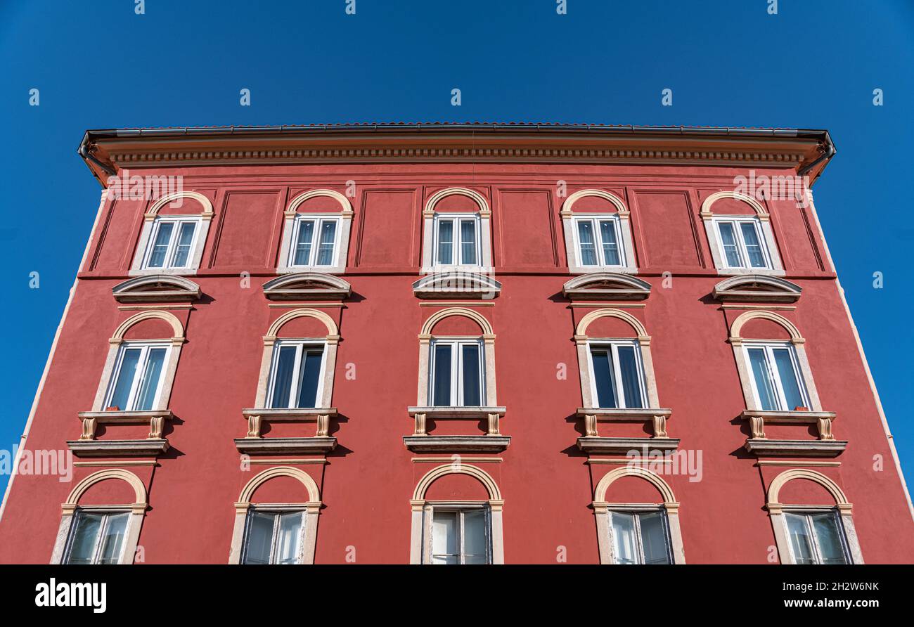 Street light front red modern building hi-res stock photography and ...
