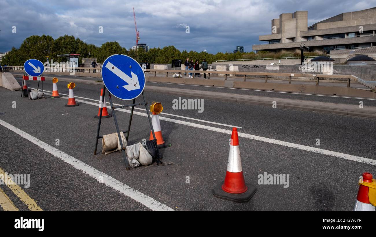 Traffic management road signs hi-res stock photography and images - Alamy