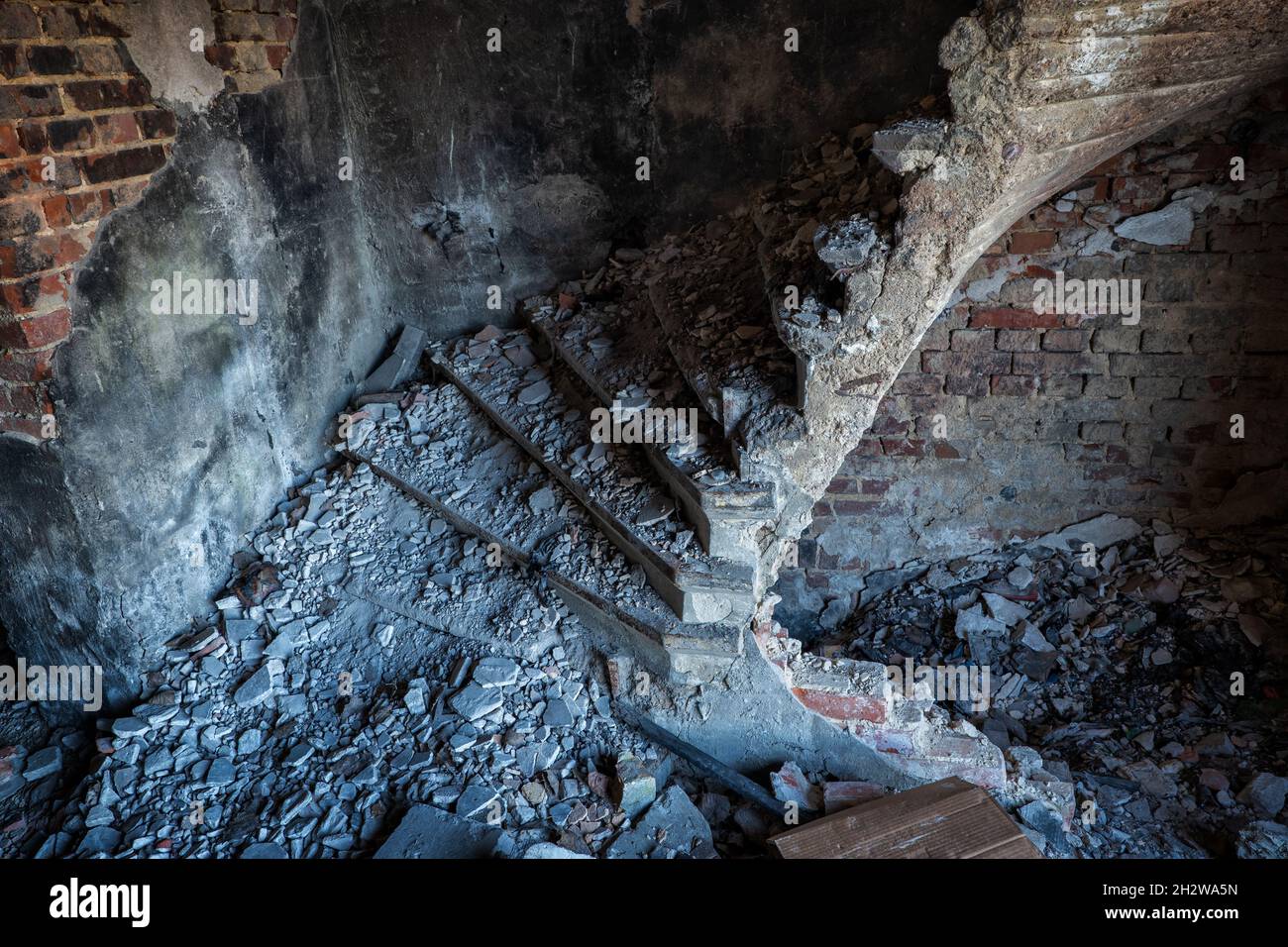 Scary stairs hi-res stock photography and images - Alamy