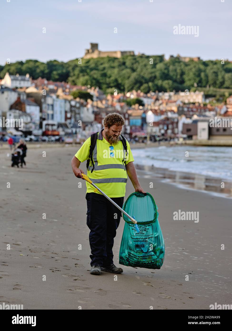 Keeping a beach clean hi-res stock photography and images - Alamy
