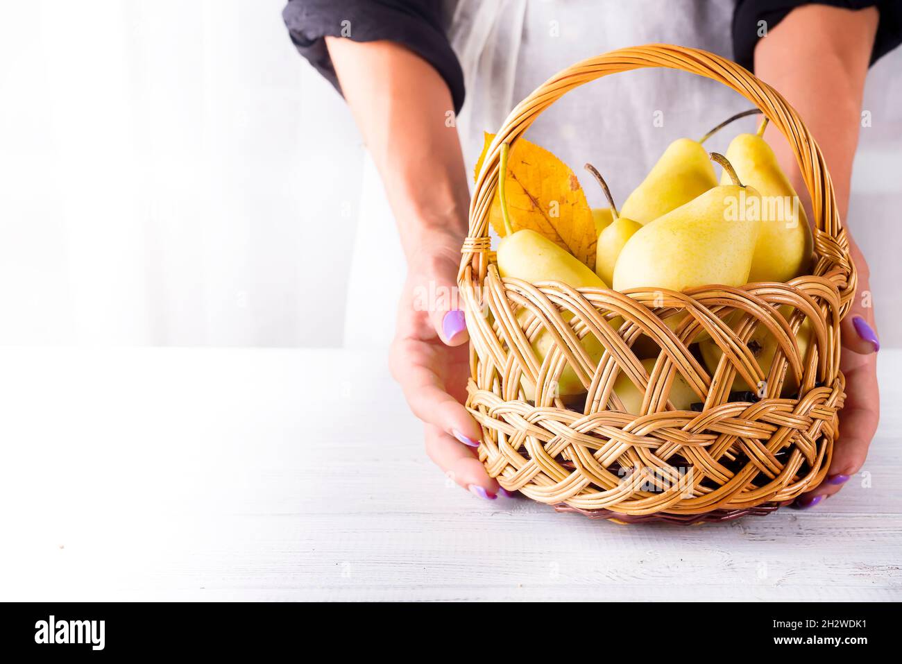 Food holding hands hi-res stock photography and images - Alamy