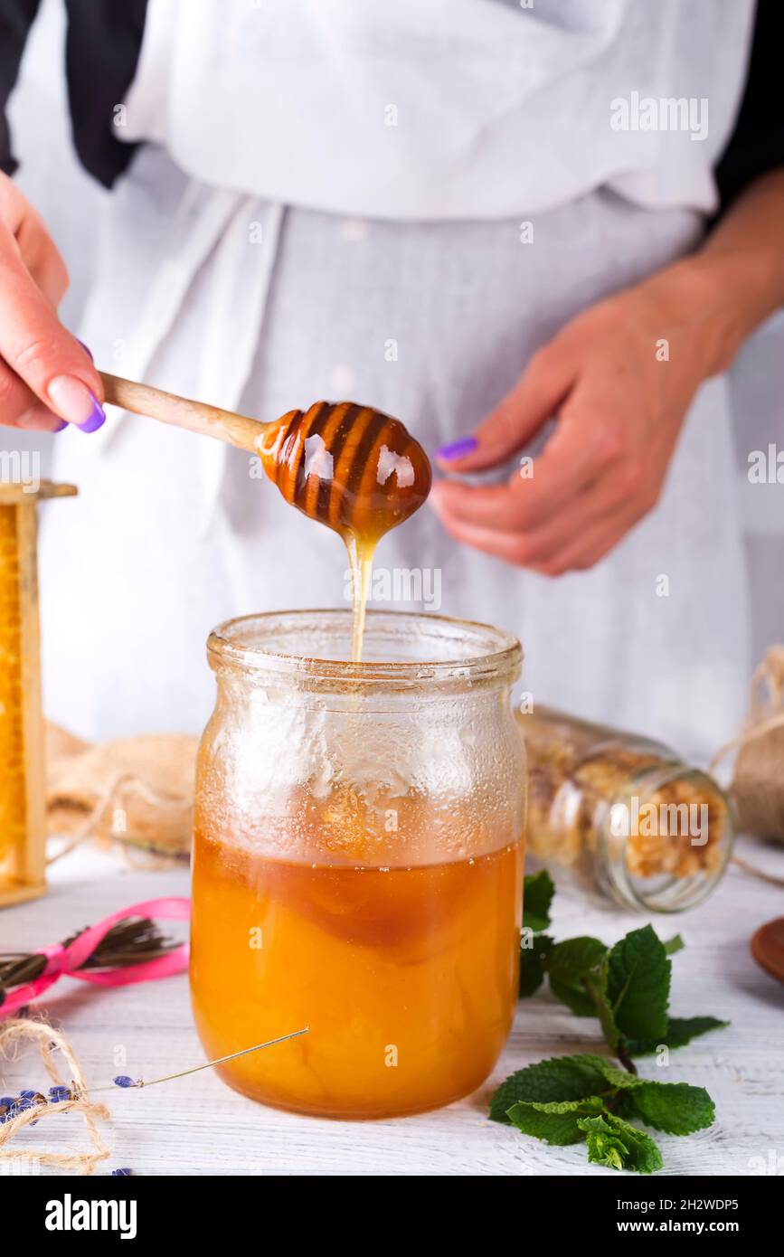 Honey dipper hands hi-res stock photography and images - Alamy