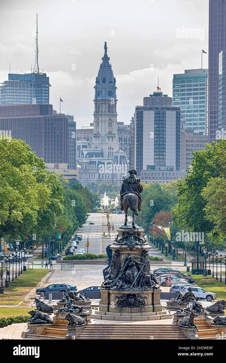 The hazy-day view down Benjamin Franklin Parkway from Philadelphia ...
