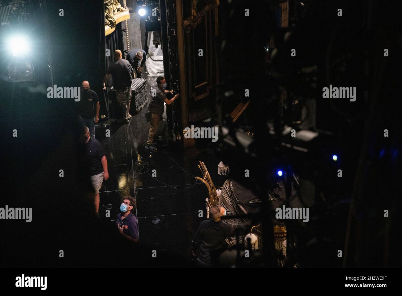 Stagehands theater usa hi-res stock photography and images - Alamy