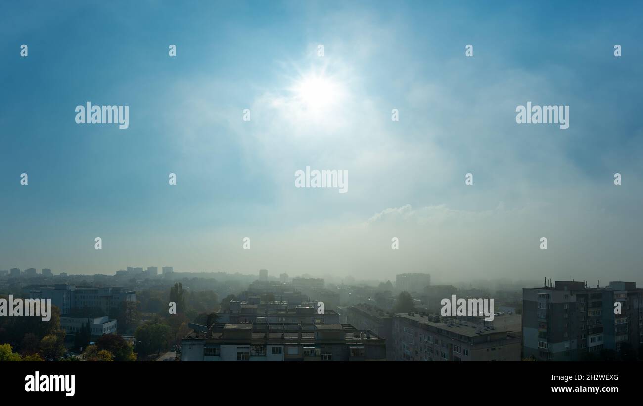 City skyline obscured dense smoke hi-res stock photography and images ...