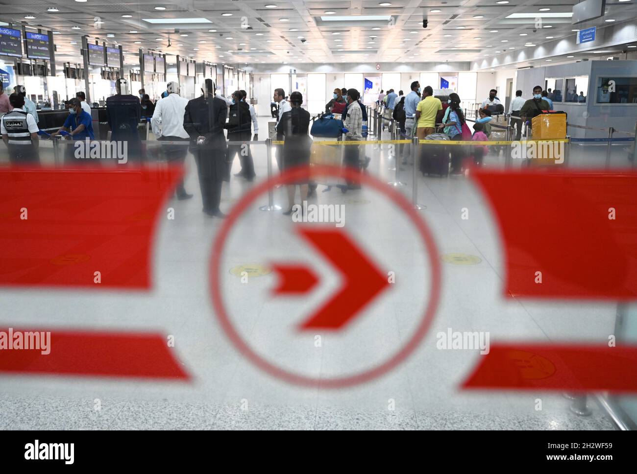 Queue at capacity hi-res stock photography and images - Alamy