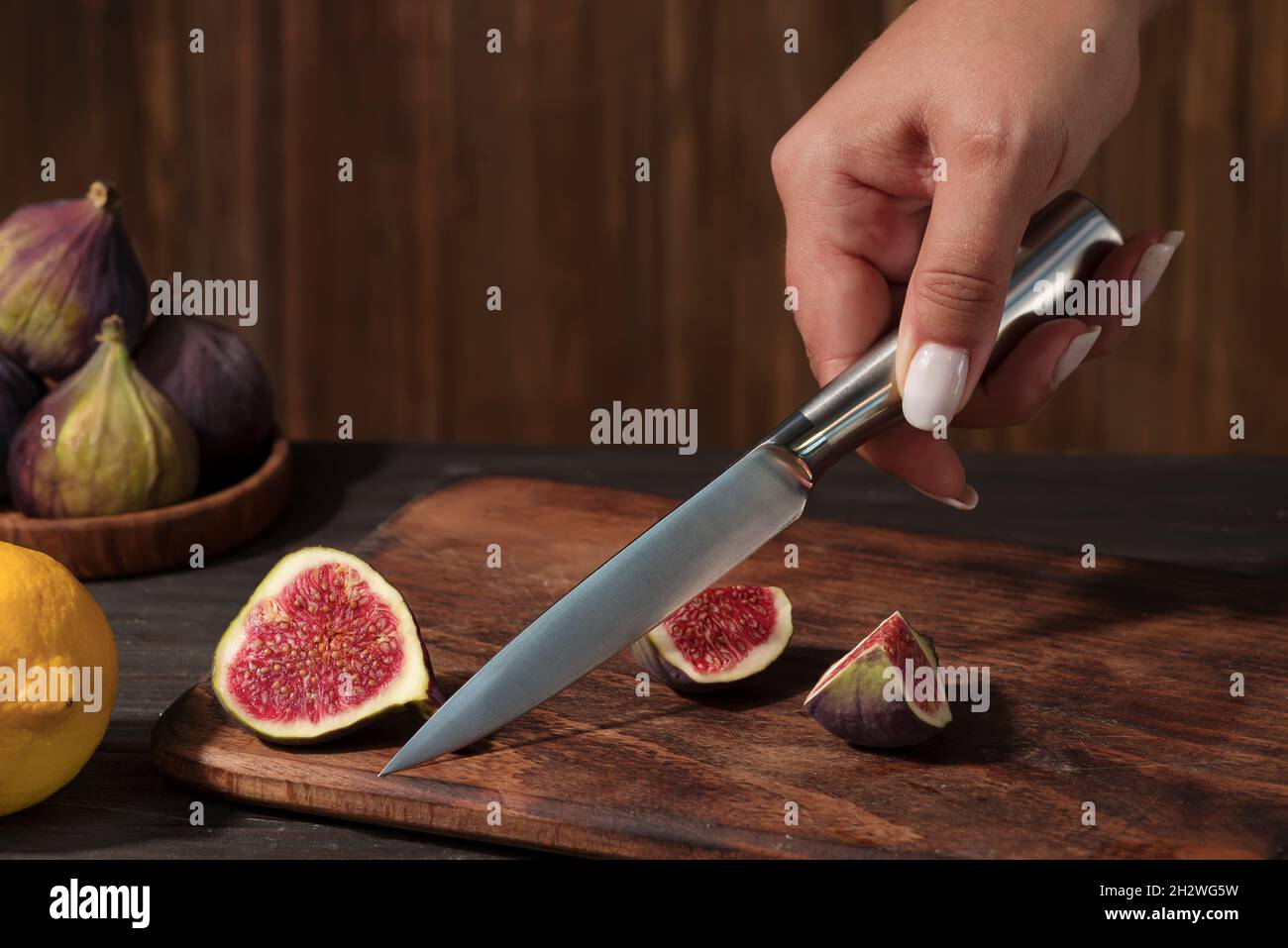 Hands holding figs hi-res stock photography and images - Alamy