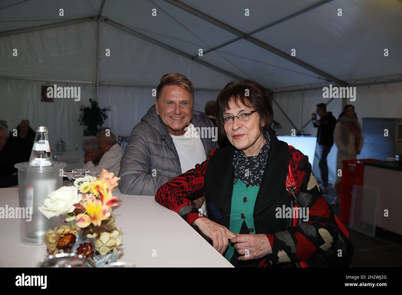 Hans-Jürgen Beyer und Ingrid Raack bei der Show zur Einweihung des ...