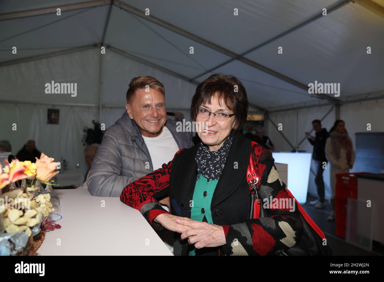 Hans-Jürgen Beyer und Ingrid Raack bei der Show zur Einweihung des ...